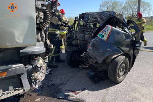 На трасі Дніпро-Павлоград сталася автотроща: водій "Renault Logan" загинув